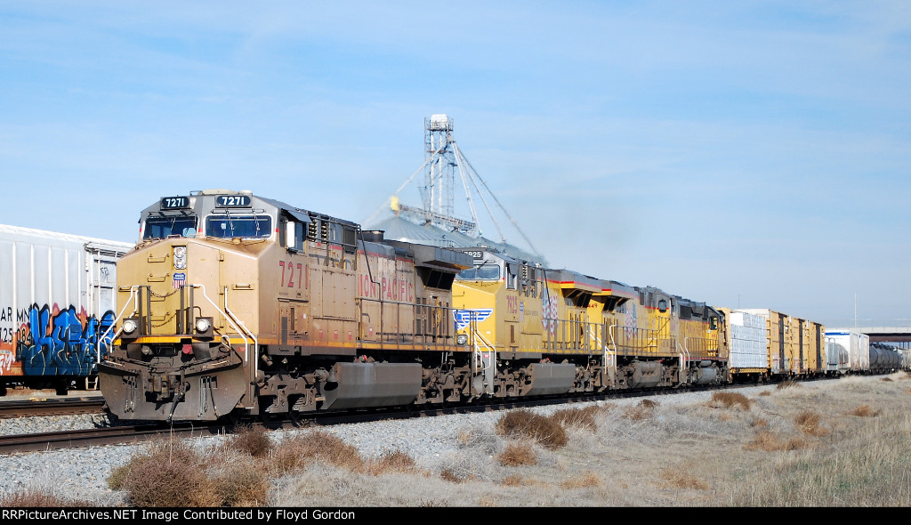 East bound UP freight takes to siding